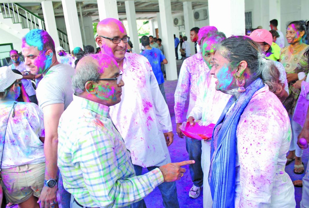 Thousands celebrate Phagwah 2018 - Guyana Times