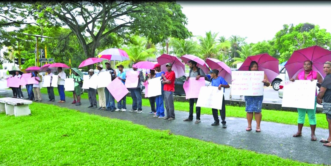 Rice farmers protest Finance Ministry over high fuel prices - Guyana Times