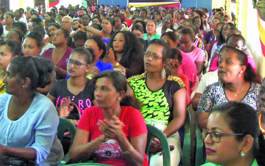 Minister addresses concerns of parents at ECD meeting - Guyana Times