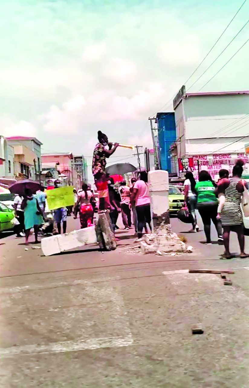 Coalition supporters march through Georgetown forcing businesses to ...