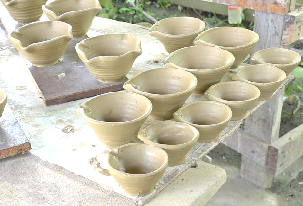 Mastering the art of diya-making - Guyana Times