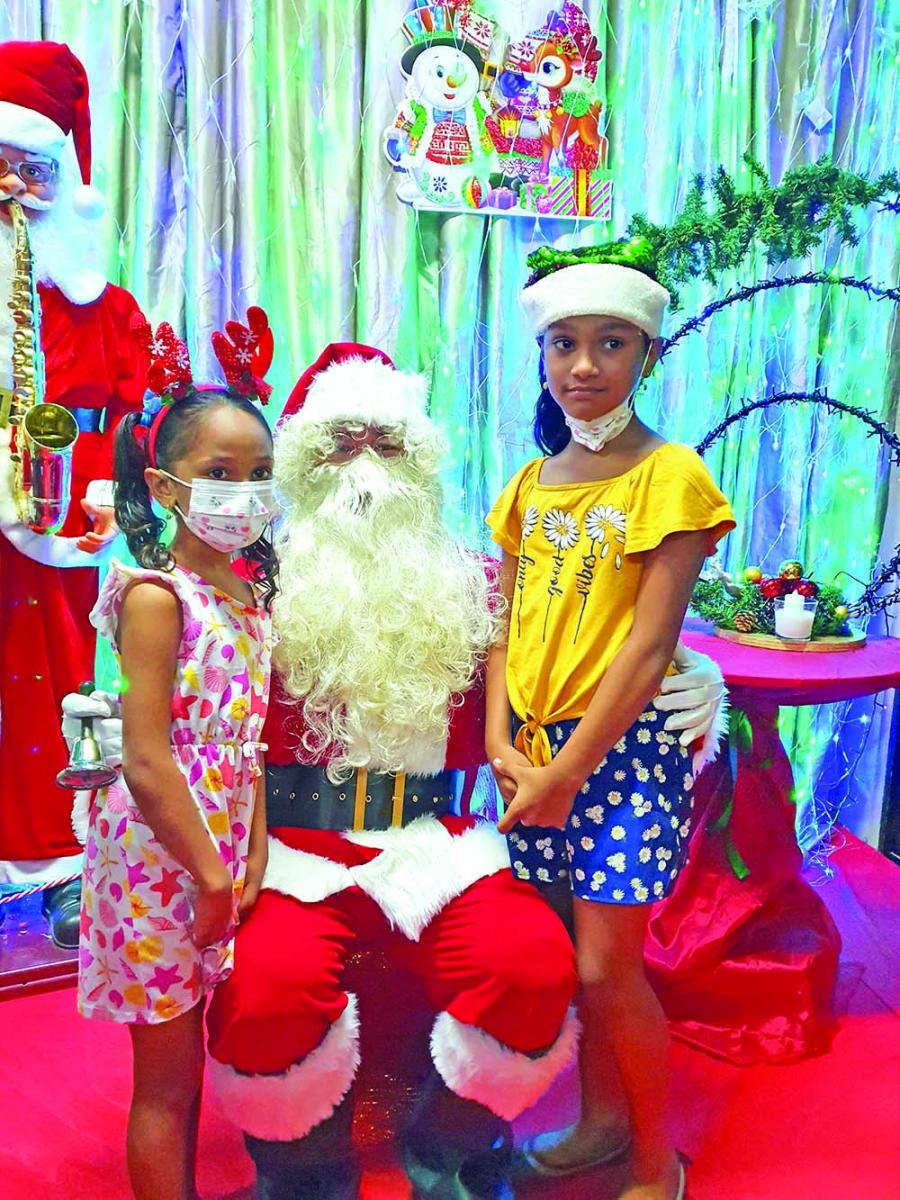 Essequibo businessman illuminates 25-foot Christmas tree - Guyana Times