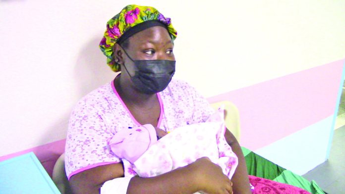 1st time mother delivers baby in taxi in front of GPHC - Guyana Times