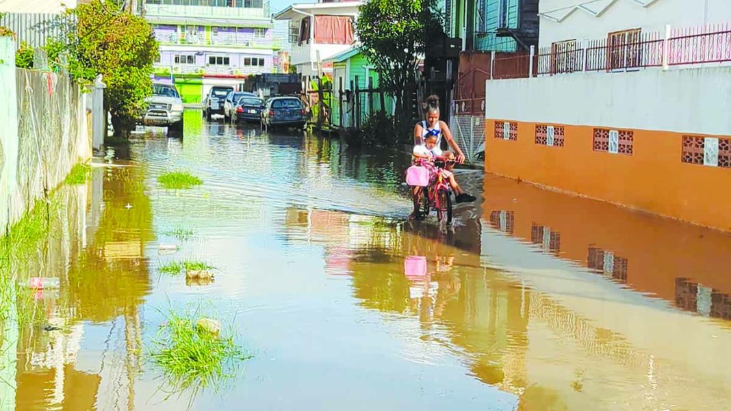 Faulty koker door causes flash floods to hit parts of city - Guyana Times