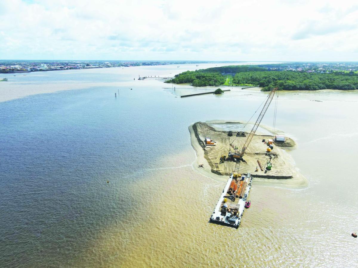 Quay wall installation begins on Vreed-en-Hoop Shore Base facility ...