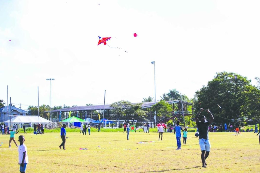 Easter 2023: Families celebrate with picnics, kite flying, games in ...