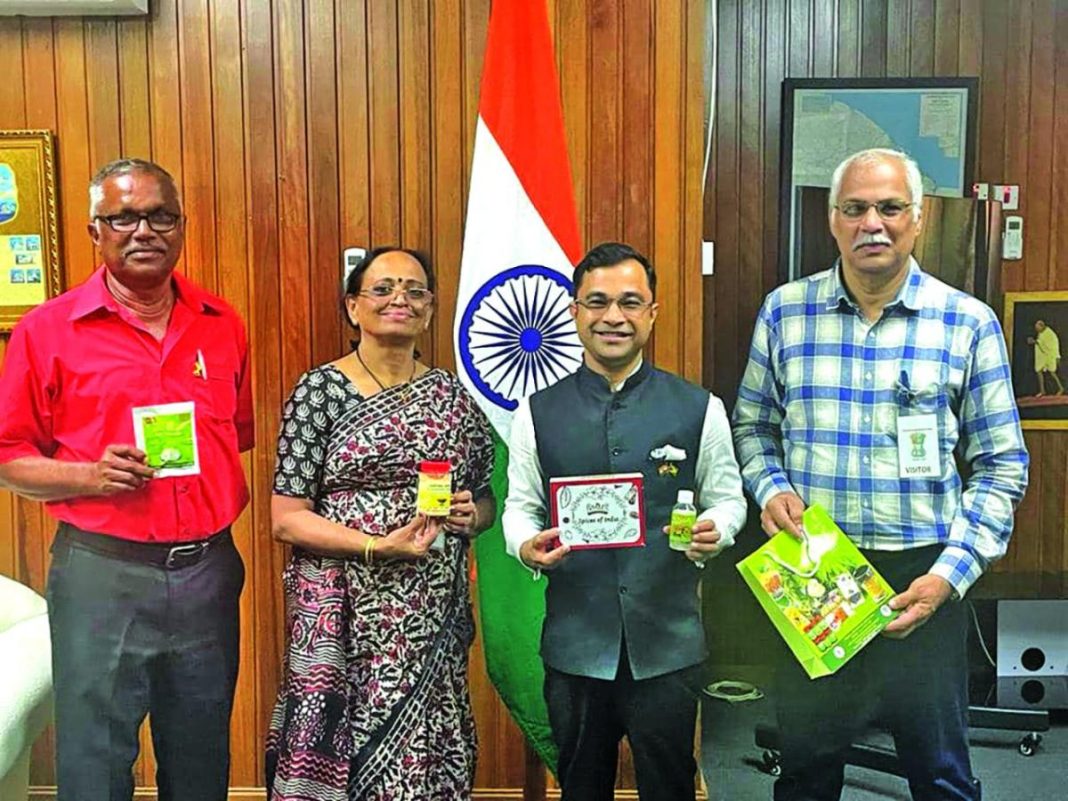 Indian experts here to explore prospects of coconut processing - Guyana ...