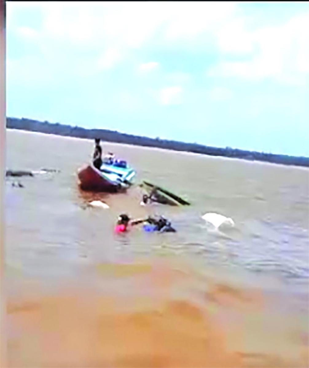 Mazaruni Prison officers save 5 miners after boat mishap - Guyana Times