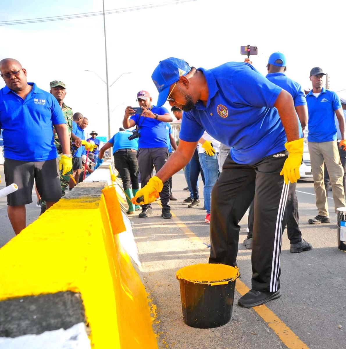 Pres Ali leads successful national cleanup campaign - Guyana Times