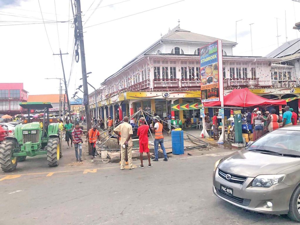 M&CC removes vendors outside Demico House - Guyana Times