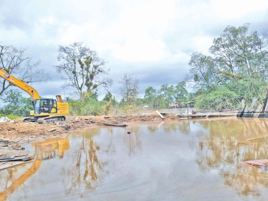 Sections of Charity under water following heavy rainfall, overtopping ...