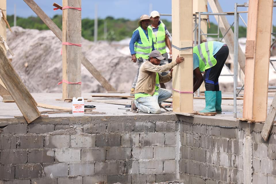 74 of 100 young professional homes under construction at Silica City ...