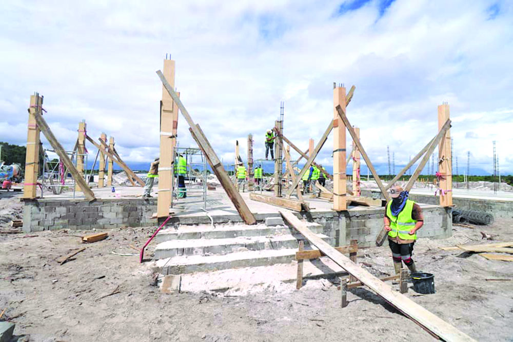 74 of 100 young professional homes under construction at Silica City ...