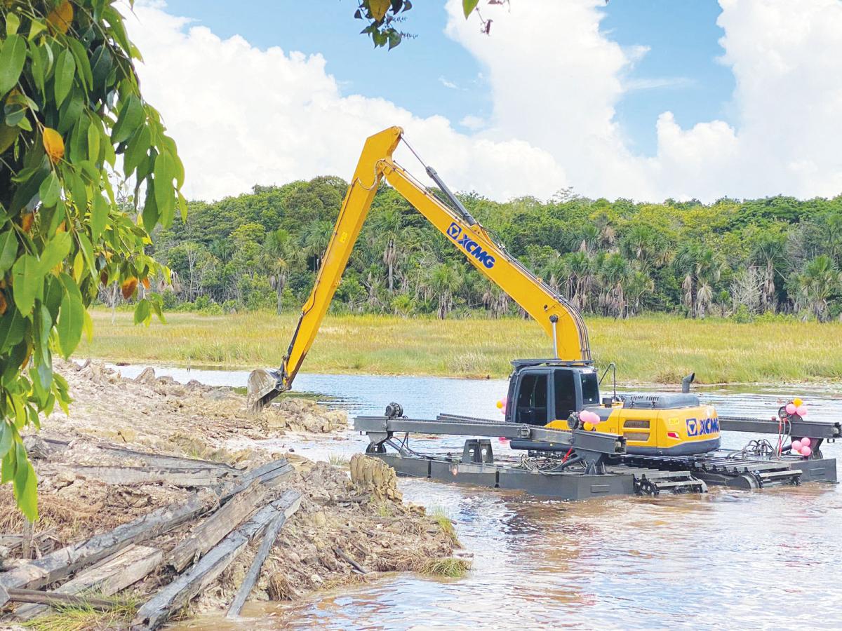 $110M amphibious excavator handed over to Region 2 - Guyana Times