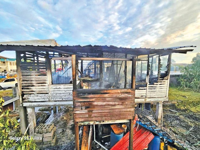 Fire destroys several houses in South Ruimveldt - Guyana Times