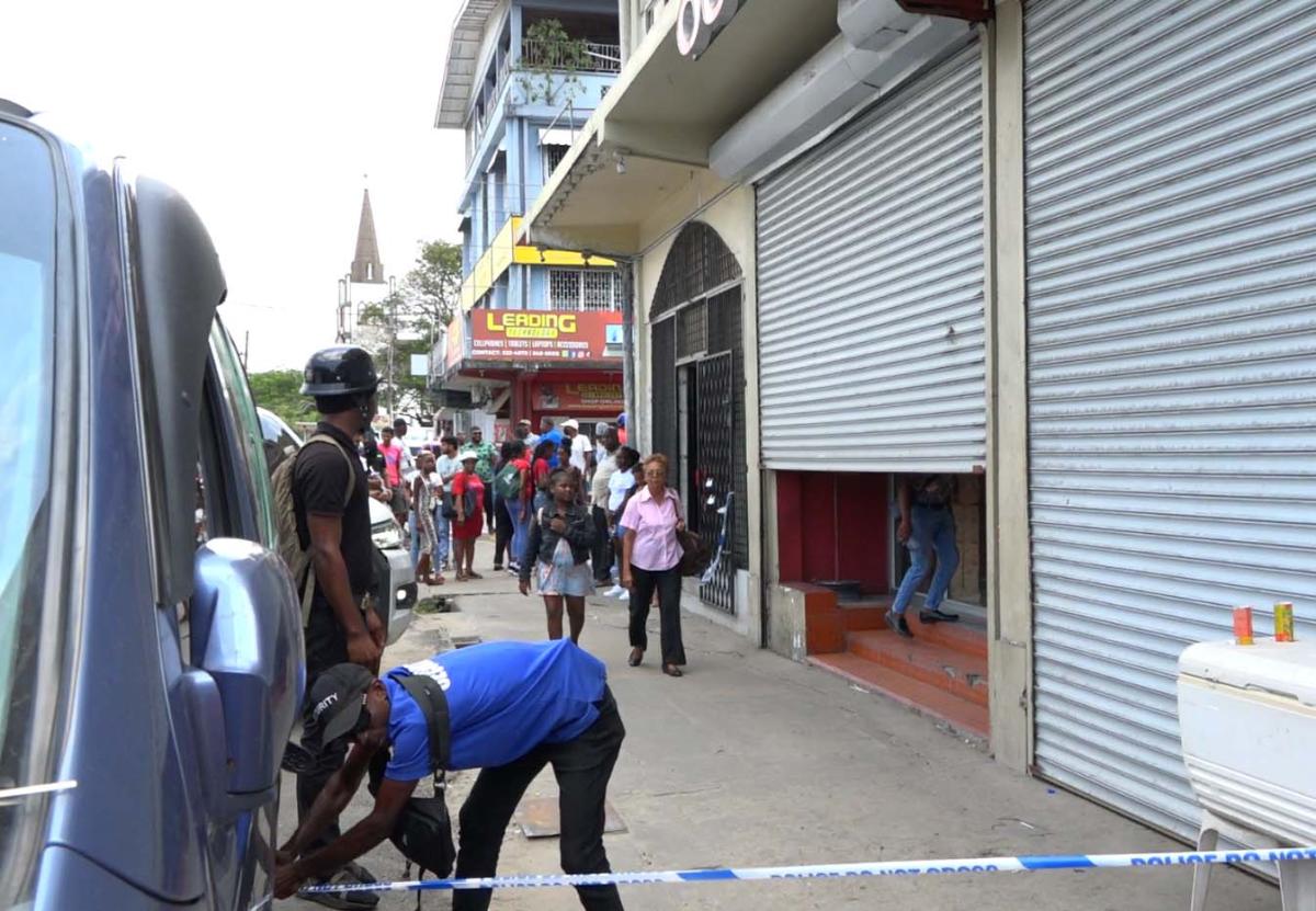 Robbery attempt on money changer foiled, suspect shot in lower abdomen ...