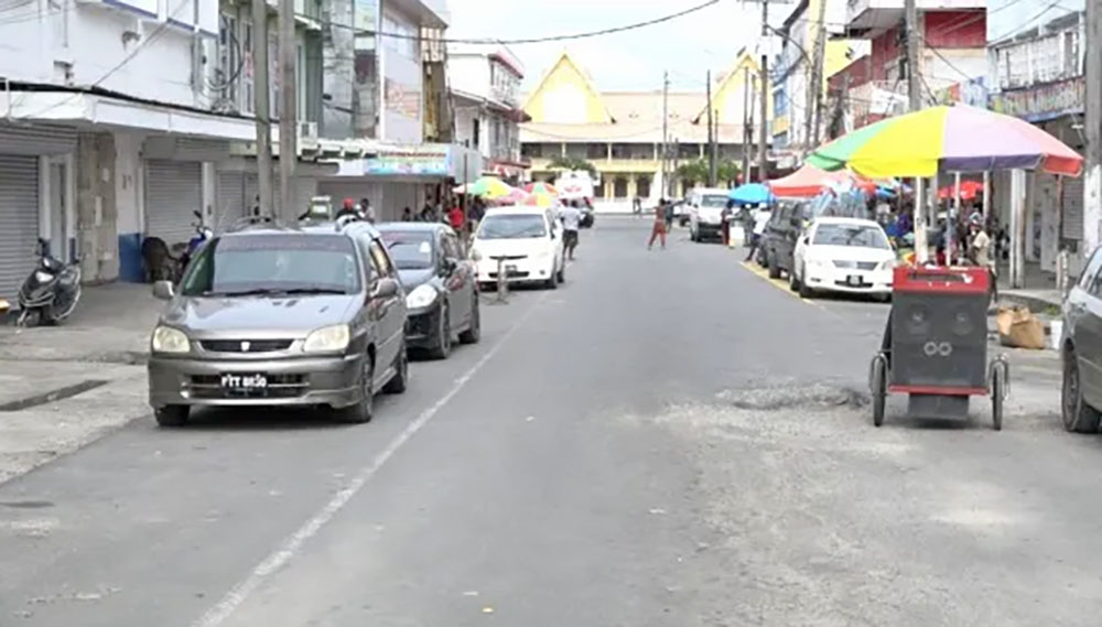 America Street money changer robbed at gunpoint of over $700,000 in ...