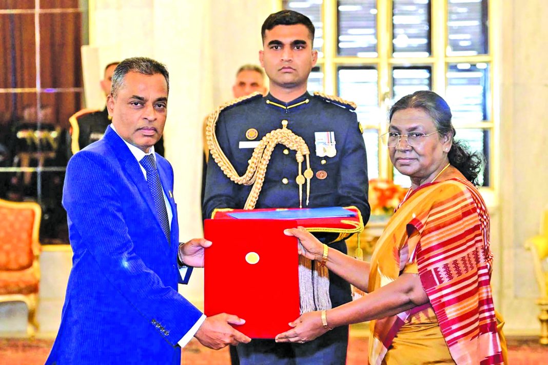 Guyana High Commissioner to India presents credentials to President of ...