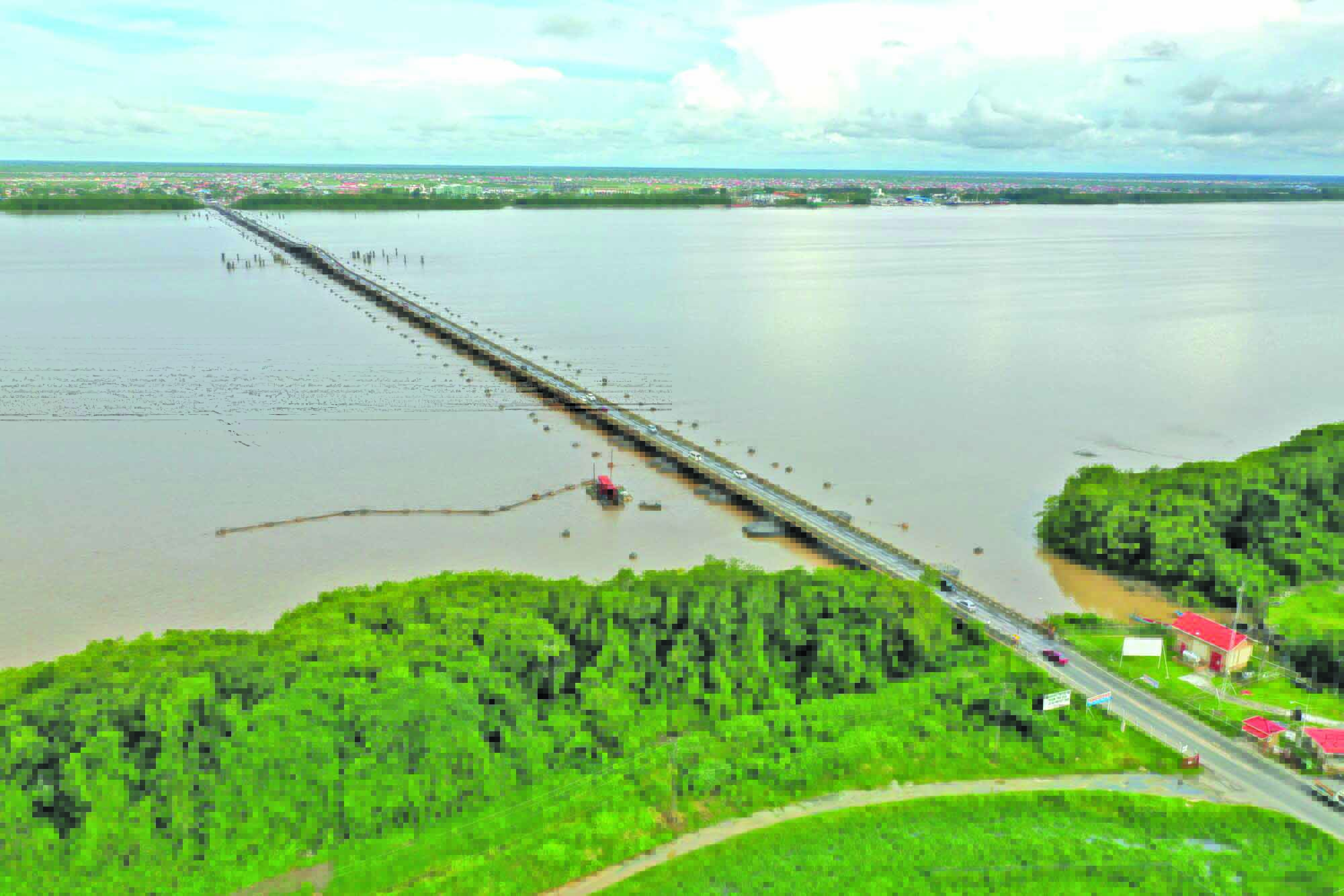 A chapter closes: Guyana bids goodbye to its first floating bridge ...