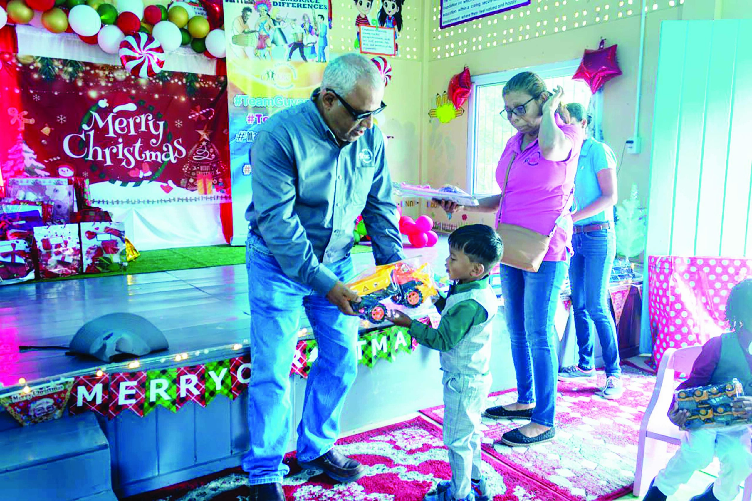 ERC takes holiday cheer to children of Kabakaburi - Guyana Times